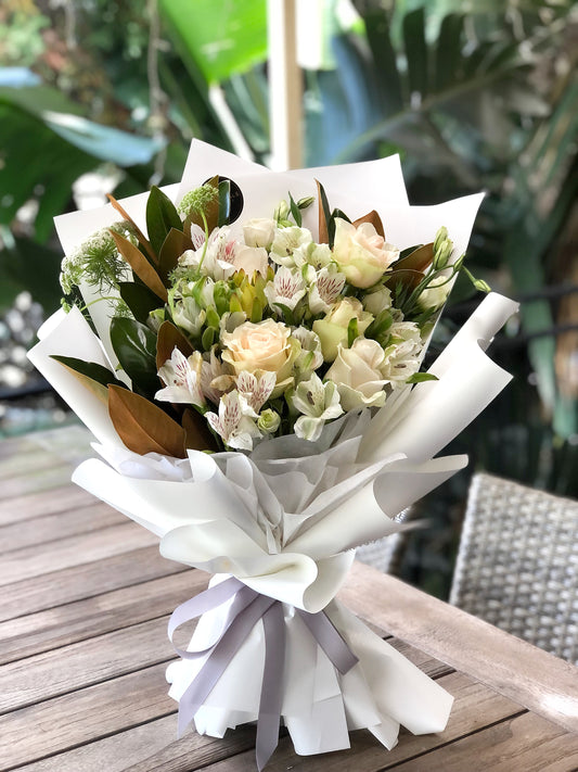 Bouquet & Box – Five Petals Florist
